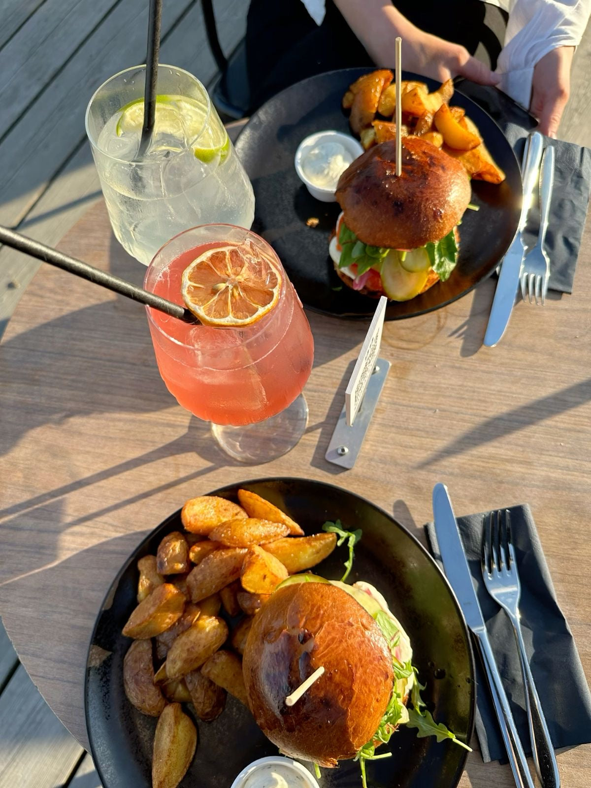 Nelson: February Galentine's Burgers and Cocktails – Dear Community